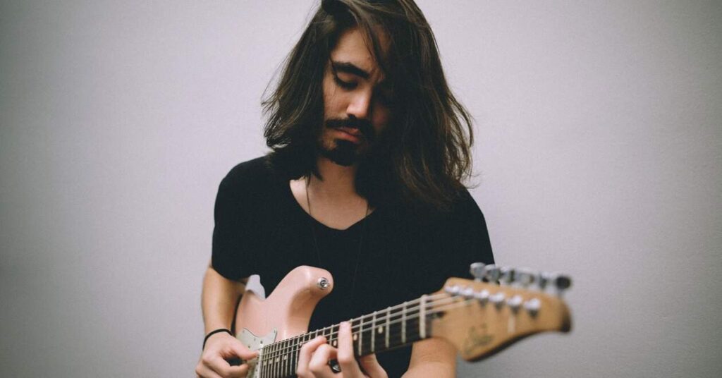 Mateus Asato é eleito um dos 10 guitarristas da década pela Guitar World