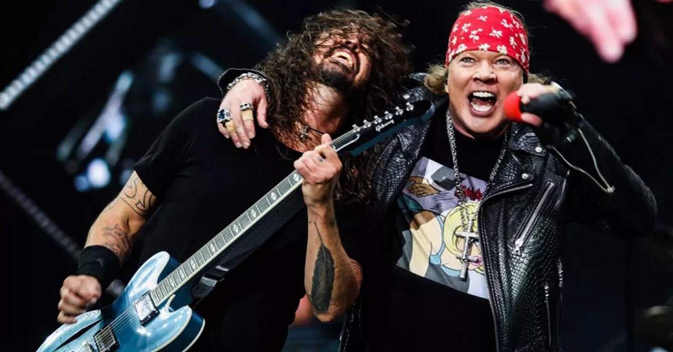 Dave Grohl ganhou guitarra rara de Axl Rose após emprestar trono